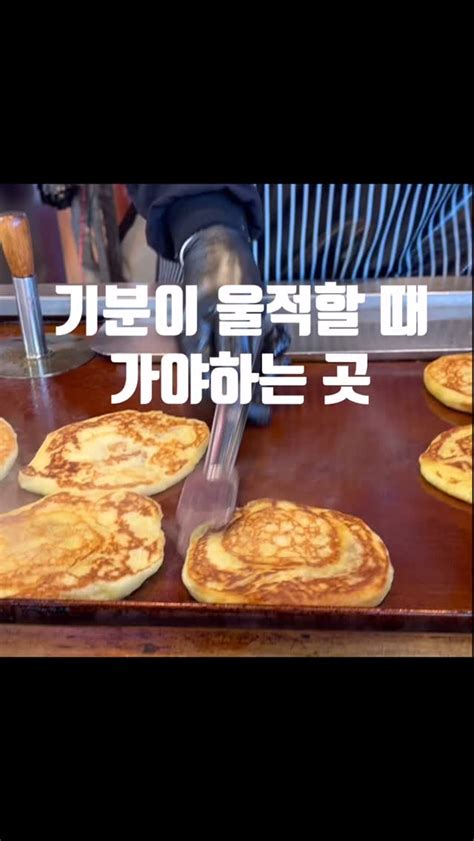 Hyunkyung Son 검박한 품위란 이런것일까 그녀가 고른 물건 하나하나 귀하지 않은 것이 없다 추억이 담긴 물건엔 세심하게 아껴쓴 손길이 묻어있다 2 30년을