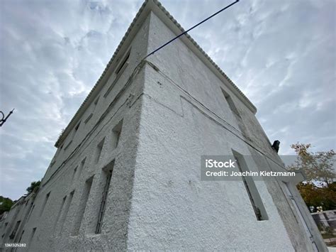 이탈리아 프리울리베네치아 줄리아 지역의 두이노와 트리에스테 사이의 시스티아나 베이와 마리나 하우스 파사드 0명에 대한 스톡 사진