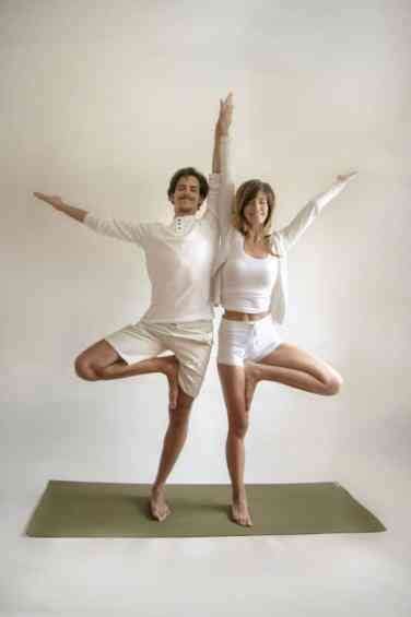 25 Couple Yoga Poses That Will Make You Feel Healthier And Get You Ready For 2019 Couples Yoga