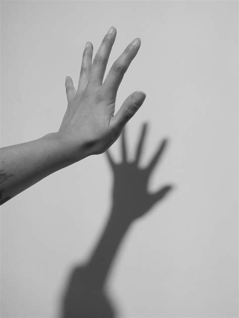 Sombra De Mano Negra Okay Gesture Pasta Pin Darkness Shades Light And Shadow Hands