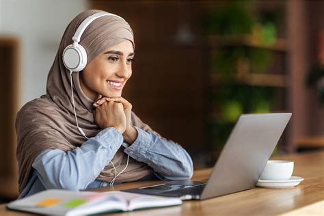 70 20 10 Model Explanation Advantages And Implementation