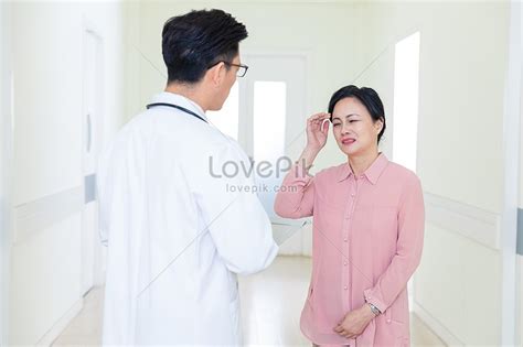 의사와 환자의 의사 소통 사진 무료 다운로드 Lovepik