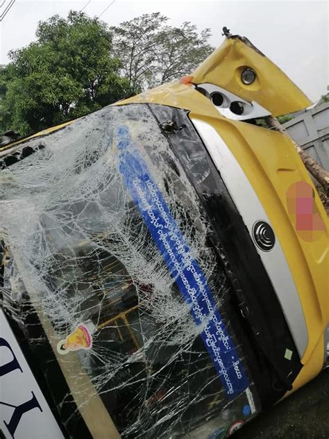 မင်္ဂလာဒုံမှာ Ybs ၄၃ ယာဥ် ၁ စီး တိမ်းမှောက် Ayeyarwaddy Times