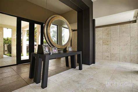 Орчин үеийн тансаг барилга