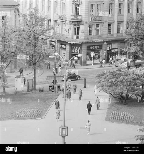 Current 25 1 1960 Where The Citys Pulse Beats The Camera Reflects