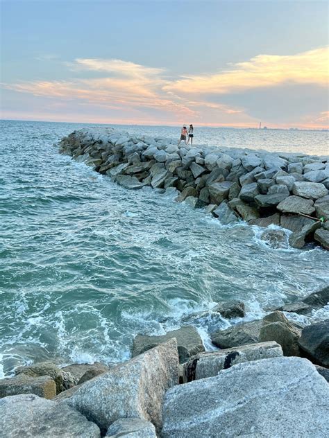 รูป หาดแหลมเจริญ