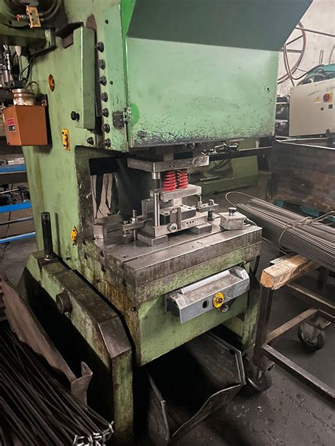 Reparto Tranciatura Realizzazione Minuterie Metalliche Om4