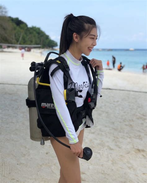 Flora Lee Mei Yun Feet