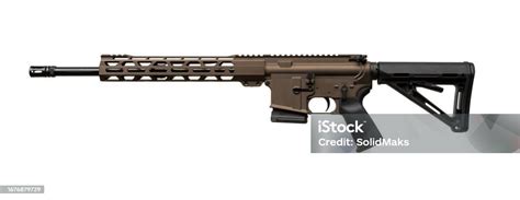 청동 색의 현대 자동 소총 경찰 특수 부대 및 군대를위한 무기 자동 카빈총 흰색 뒷면에 돌격 소총 0명에 대한 스톡 사진 및 기타 이미지 Istock