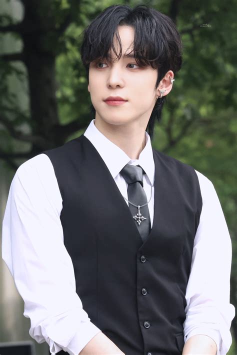 Ateez Yunho Celebrità Foto Persona