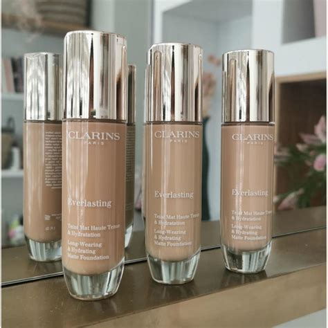 Clarins Everlasting Long Wearing And Hydrating Matte Foundation Stylvol