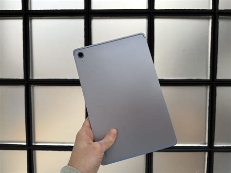 三星介绍 Galaxy Tab S10 Fe 和 Tab S10 Fe 。显示屏更大，但只有一个摄像头—— Samsung Magazine