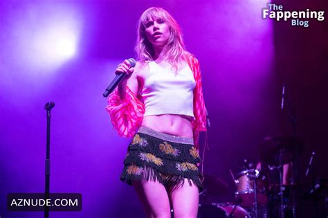 Suki Waterhouse S Sexy Braless Performance At Bonnaroo Music Arts