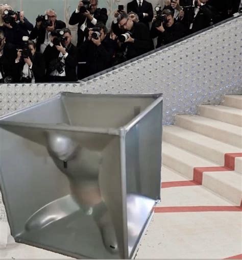 They Invited The Sex Cube To The Met Gala Rredscarepod