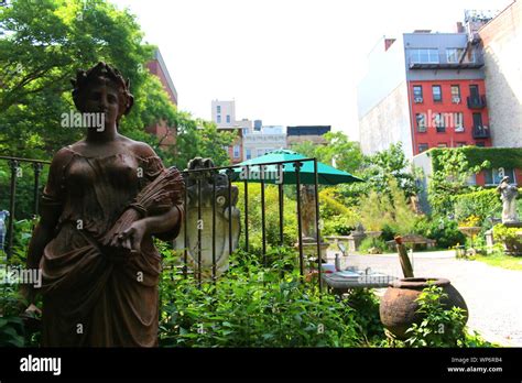 Elizabeth Street Garden A Beloved Sculpture Filled Community Enclave
