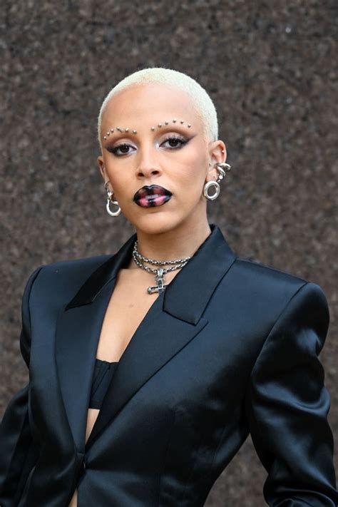 Doja Cats Hair Evolution From Golden Lobs To Bold Buzzcuts