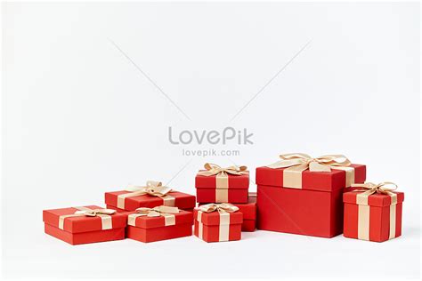 흰색 배경에 새해 선물 상자 사진 무료 다운로드 Lovepik