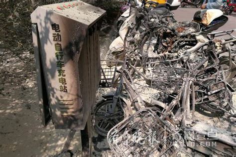 济南电动车充电桩凌晨起火 数辆电动车被烧毁新浪山东新浪网