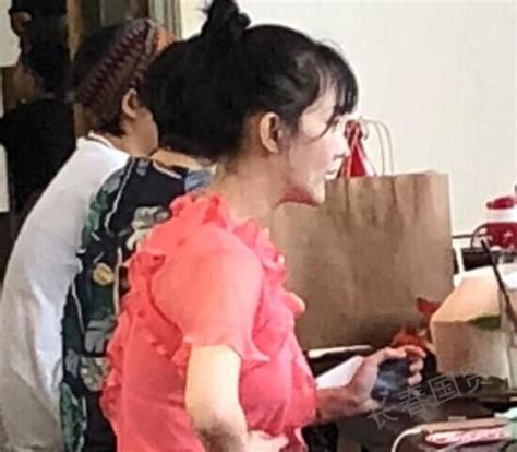 李小璐近照曝光 带女儿去三亚度假 手机凤凰网