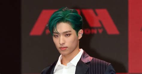 포토 피원하모니 기호 강렬한 눈빛으로