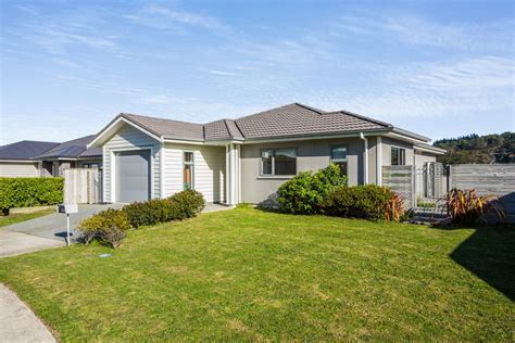 11 Henrietta Maxwell Grove Wainuiomata Nz House Sold