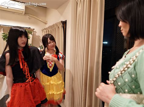 Hand Spanking Com Japanese Girl Girl Spanking Movie And Photos