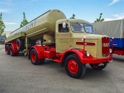 Lkw Des Alten Mannes Redaktionelles Stockfoto Bild Von Deutschland