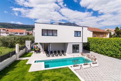 Luxury Villa Split Lady 2 With Pool By The Beach Orgon