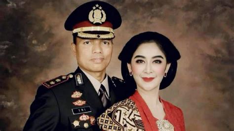 Mewek Uut Permatasari Ngirit Jadi Istri Polisi Izin Beli Baju Rp1 2