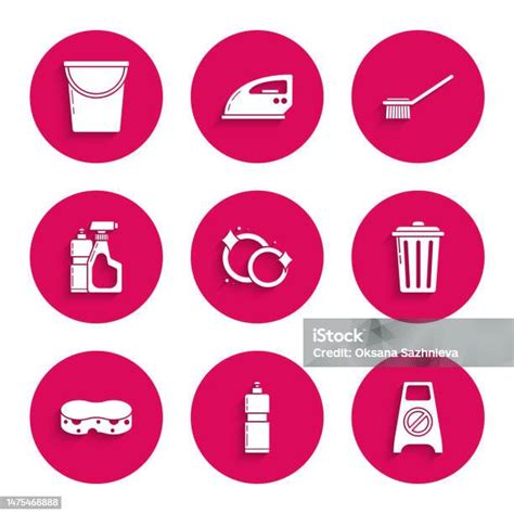 설거지 액체 식기 세척액용 플라스틱 병 젖은 바닥 및 청소 진행 상황 쓰레기통 스폰지 변기 브러시 및 양동이 아이콘을 설정합니다 벡터 가사 집안일에 대한 스톡 벡터 아트 및