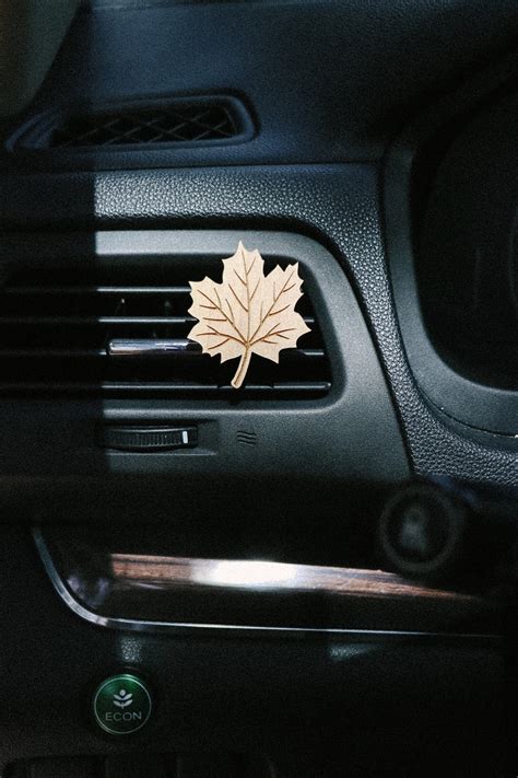 Maple Leaf Essential Oil Air Vent Diffuser Daycrafter