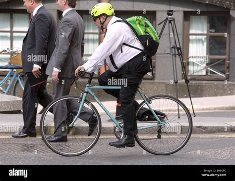 Der Dicke Mann Anzug Fotos Und Bildmaterial In Hoher Auflösung Alamy