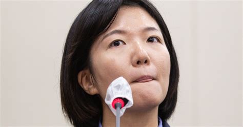 국감 마스크 벗는 최수연 네이버 대표