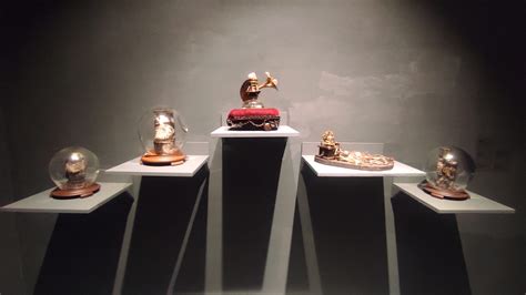 Search For Identity In Objects At “things Are Vanishing Before Us