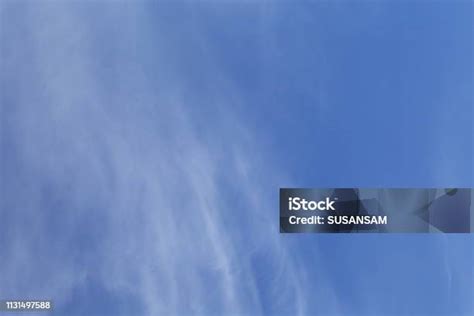 Langit Biru Dan Awan Foto Stok Unduh Gambar Sekarang Awan Langit