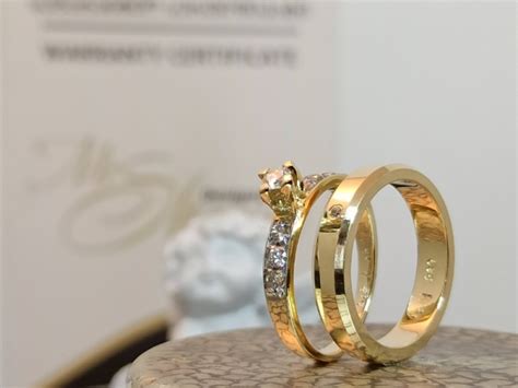 ყვითელი ფოთლები მხატვარი დიზაინერი ისრაელიდან Maks Meir Shavit Fanbook