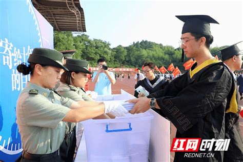 长沙理工大学学校化身时光邮差 学子写下憧憬梦想 毕业生