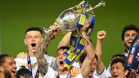 Leeds United Lift The Sky Bet Championship Trophy Football News Sky