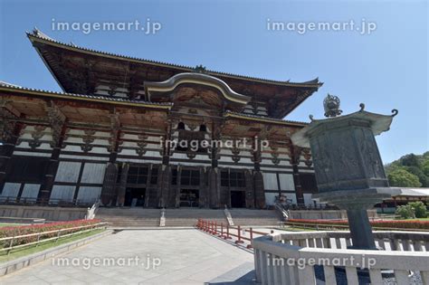 東大寺 金銅八角燈籠と大仏殿 奈良市の写真素材 144258582 イメージマート