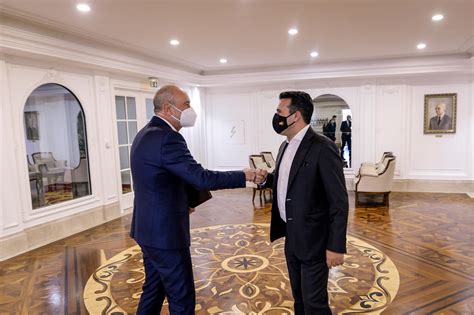 Претседателот на Владата на Република Северна Македонија Зоран Заев и амбасадорот на ЕУ Дејвид