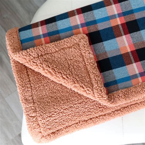 How To Make A Sherpa Fleece Blanket Diy With Flannel Video Artofit