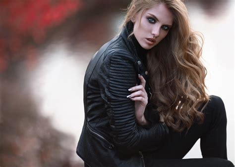 тапети Дами Рус портрет дълбочина на рязкост кожени якета седнал боядисани нокти