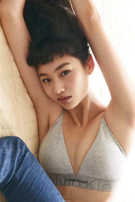 郑浩妍代言内衣拍画报 高冷表情配无赘肉蛮腰好绝 搜狐大视野 搜狐新闻