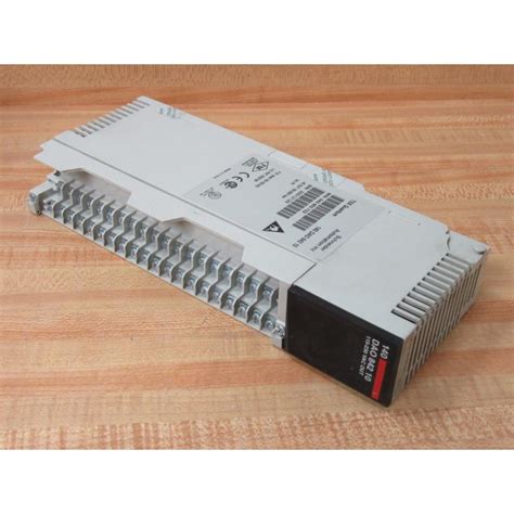 Schneider 140 Dao 842 10 Output Module 140dao84210 Wo Cover Used