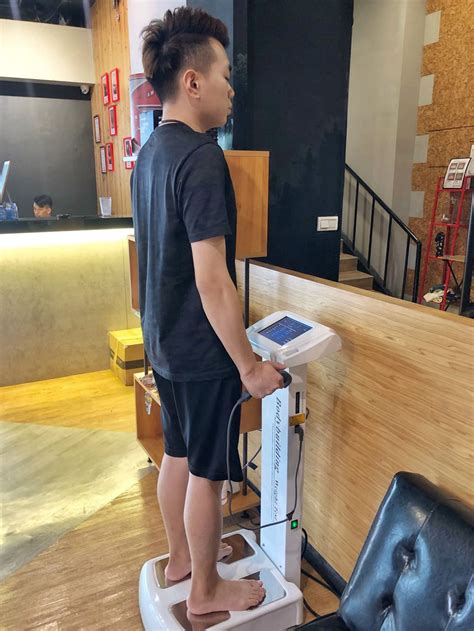 高雄健身房推薦【funs放肆運動】你還不滿意自己的身材麼 一對一私人帥哥教練課讓你跟肥肉說bye Bye 高雄左營區｜捷運巨蛋站 痴吃的玩