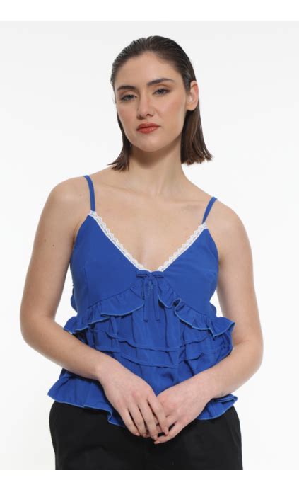 Τα τελευταία Trends της σεζόν από γυναικεία ρούχα που αναδεικνύουν την θηλυκή πλευρά κάθε γυναίκας