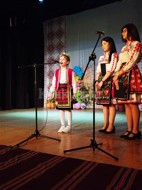 Наградиха участниците в конкурса за най автентична лазарска носия в Козлодуй СНИМКИ Konkurent Bg