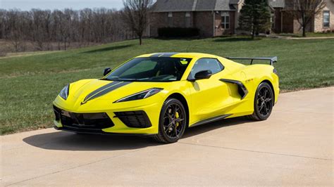 Yellow C8 Chevy Corvette Nearly Escapes La Police After Bold Fake Gas Stop
