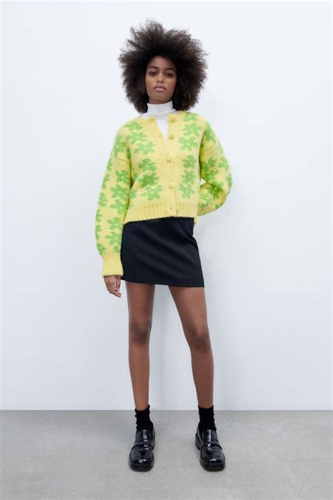 Обємний светр на гудзиках Zara — ціна 900 грн у каталозі Светри Купити жіночі речі за доступною