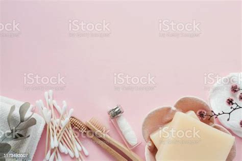 대나무 이어버드 칫솔 천연 치실 면 화장 제거 패드 샴푸 및 비누 바 플라스틱 무료 폐기물 제로 욕실용 재사용 가능한 제품 0에 대한 스톡 사진 및 기타 이미지 Istock